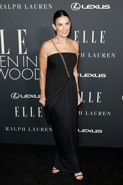 Fără urechi de aur și fără burți false, dar totuși o rochie foarte ...